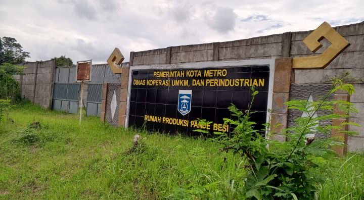 Gedung Pande Besi Milik Pemkot Metro Mangkrak dan Dikabarkan Beberapa BMN Hilang ...